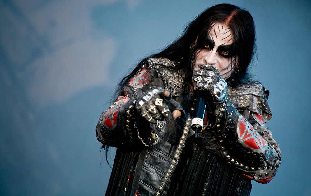 Knockin' on Heaven's Door - expoziție Alex Chelba - F64 Blog