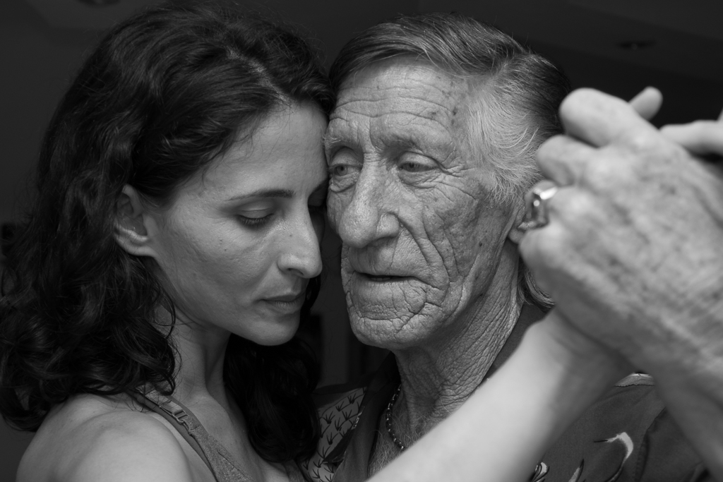 Îmbrățișări de tango – Expoziție de fotografie la Instituto Cervantes ...